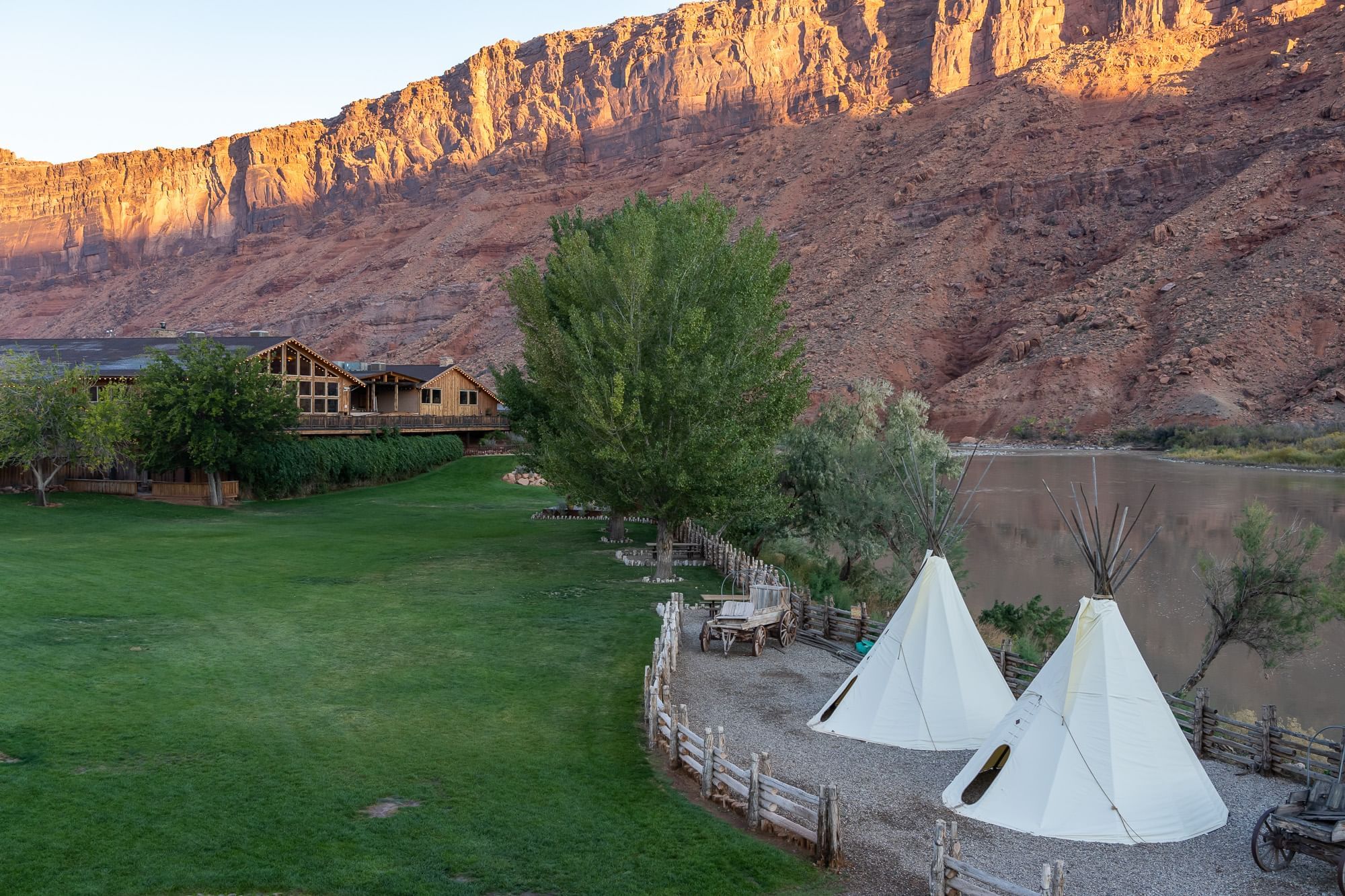 Best Hotel Deals | Red Cliff Lodge™ Moab & Zion